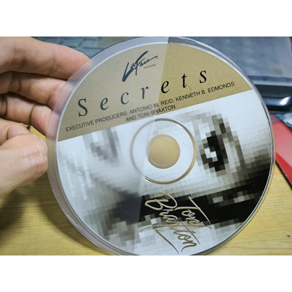 二手CD-唐尼布蕾斯頓 Toni Braxton secrets 裸片 - 雙圓圈SS - iOPEN Mall
