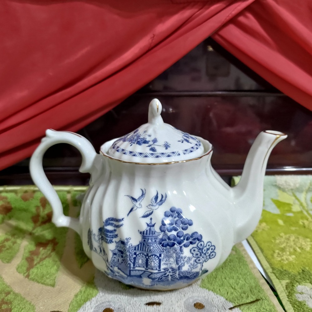 日本 Robinson Design Group-1989 茶杯4個茶托盤4個，大的茶壺一個 一組 3200 - mini4332