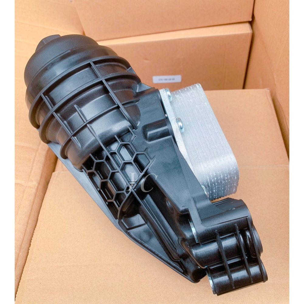 賓士 M270 引擎 機油心座總成 機油冷卻器總成 2701800500 2701800610 2701800810 - YC汽車材料 ...