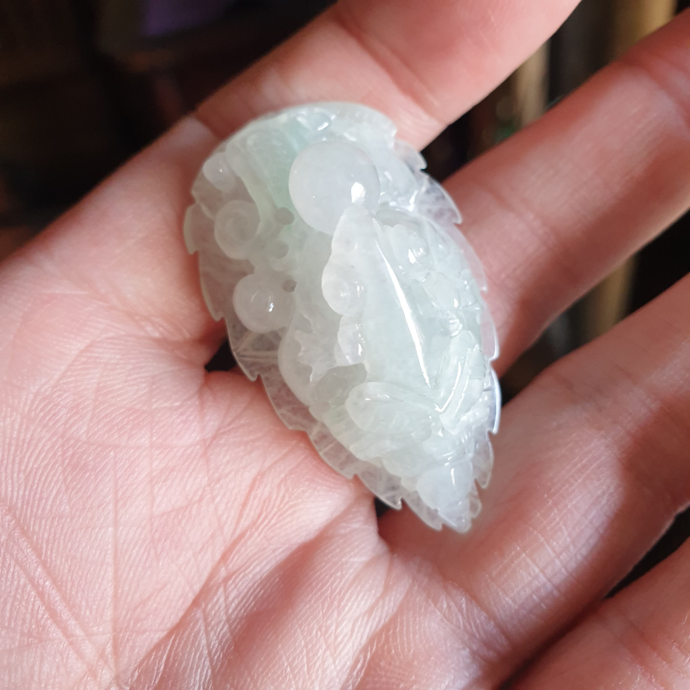 逸品軒~天然緬甸玉A貨-R2226-冰種招財墜子 長44.7mm寬26.6mm厚17.3mm種水好，手工精雕，立體漂亮 - 逸品軒翡翠玉石專賣店