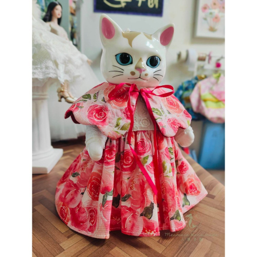 小春的玫瑰洋裝和雙面披肩 #higuchiyuko #樋口裕子 #ひとつめちゃん - 人魚手創 - iOPEN Mall