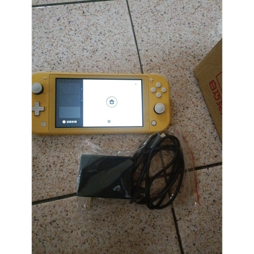 LITE黃 無盒有充電線 - 二手SWITCH遊戲片 - iOPEN Mall