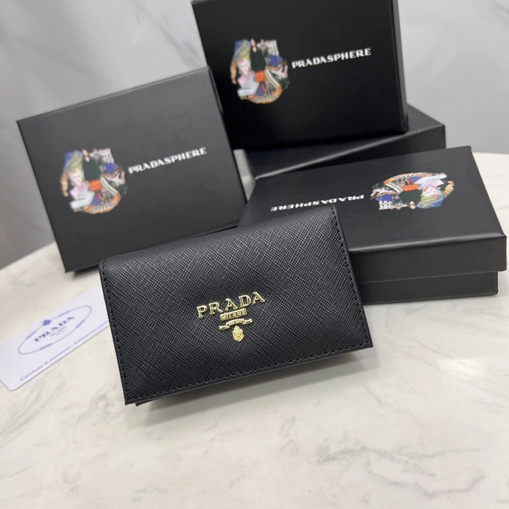 PRADA錢夾 普拉達皮夾 女生皮夾 男女通用款皮夾 十字紋皮質短夾 對折錢夾 真皮錢包 零錢袋 名片夾 信用卡卡包 情 - cole55 ...