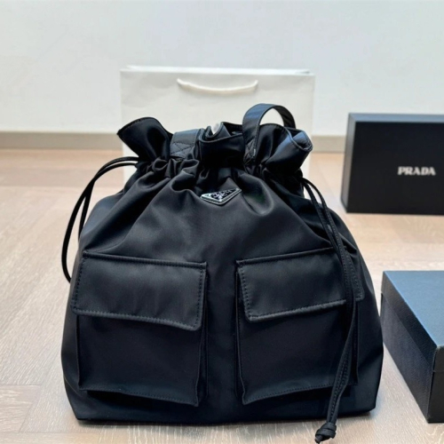 PRADA普拉達雙肩包 手提袋 女生雙肩背包 小背包 抽繩包 時尚通勤女包 精品包 休閒背包女 單肩包 側背包 輕量尼龍 - cole55 ...