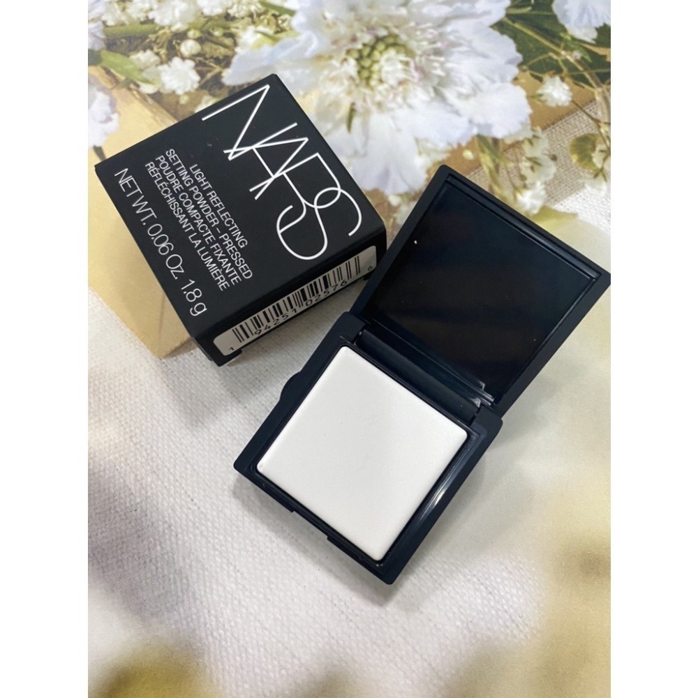 失心瘋頻道 ⚠現貨⚠台灣專櫃Nars迷你裸光蜜粉餅1.8g 3g NARS小白餅外盒有些許殘膠不影響內容物 - 失心瘋頻道
