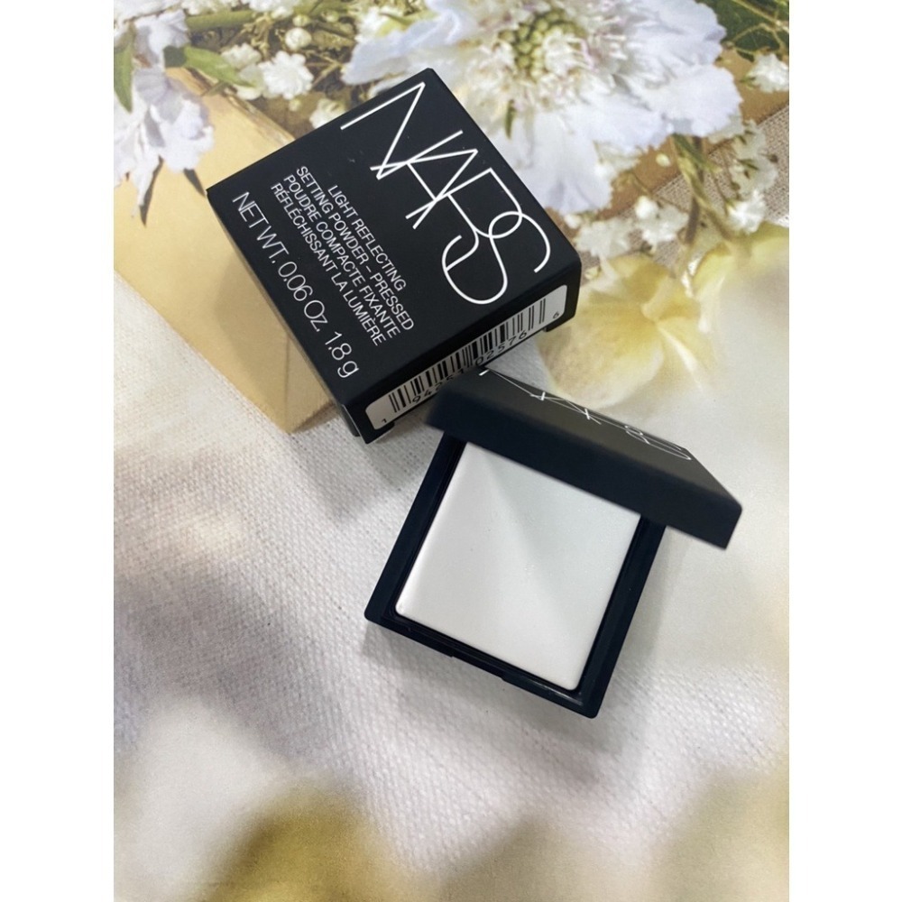 失心瘋頻道 ⚠現貨⚠台灣專櫃Nars迷你裸光蜜粉餅1.8g 3g NARS小白餅外盒有些許殘膠不影響內容物 - 失心瘋頻道