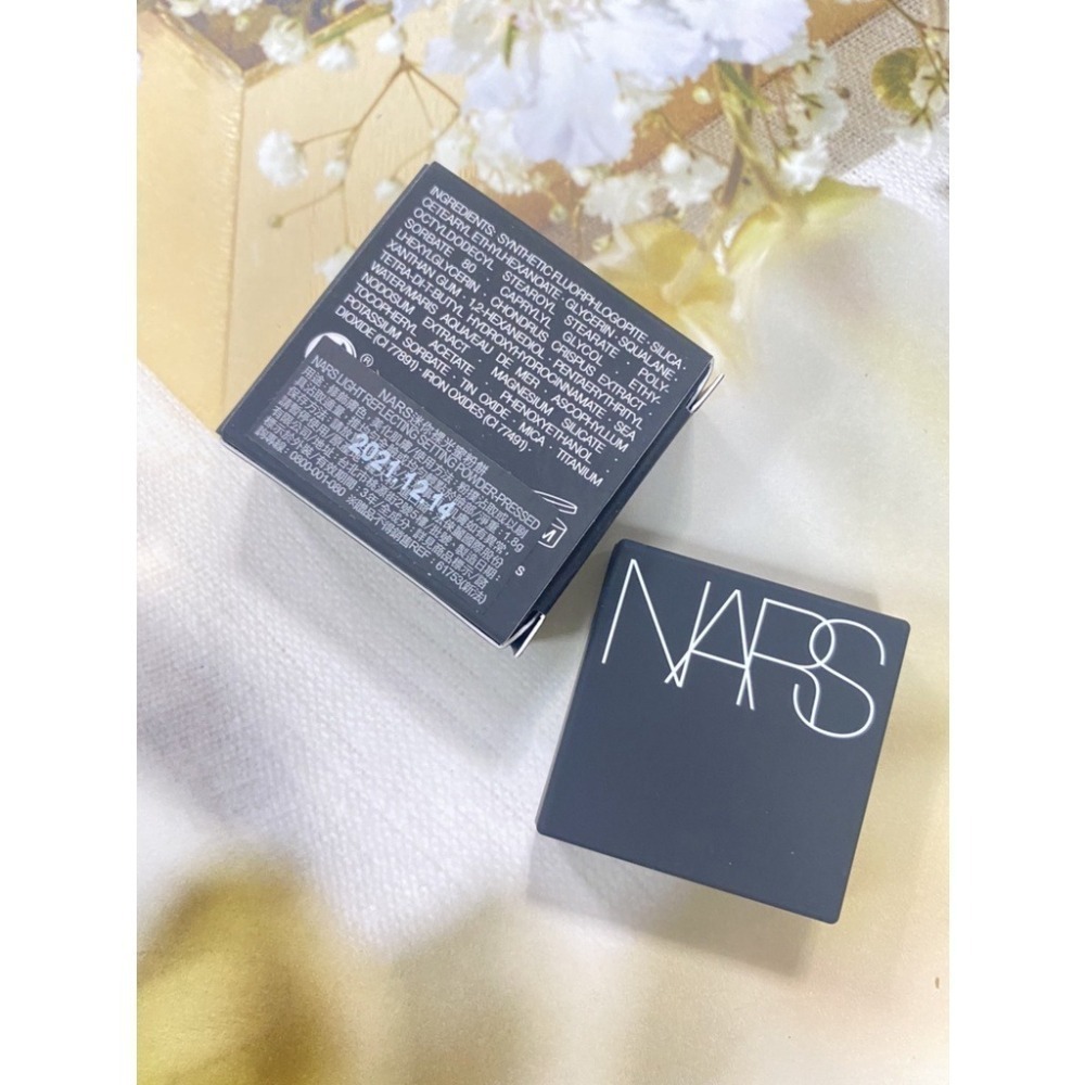 失心瘋頻道 ⚠現貨⚠台灣專櫃Nars迷你裸光蜜粉餅1.8g 3g NARS小白餅外盒有些許殘膠不影響內容物 - 失心瘋頻道