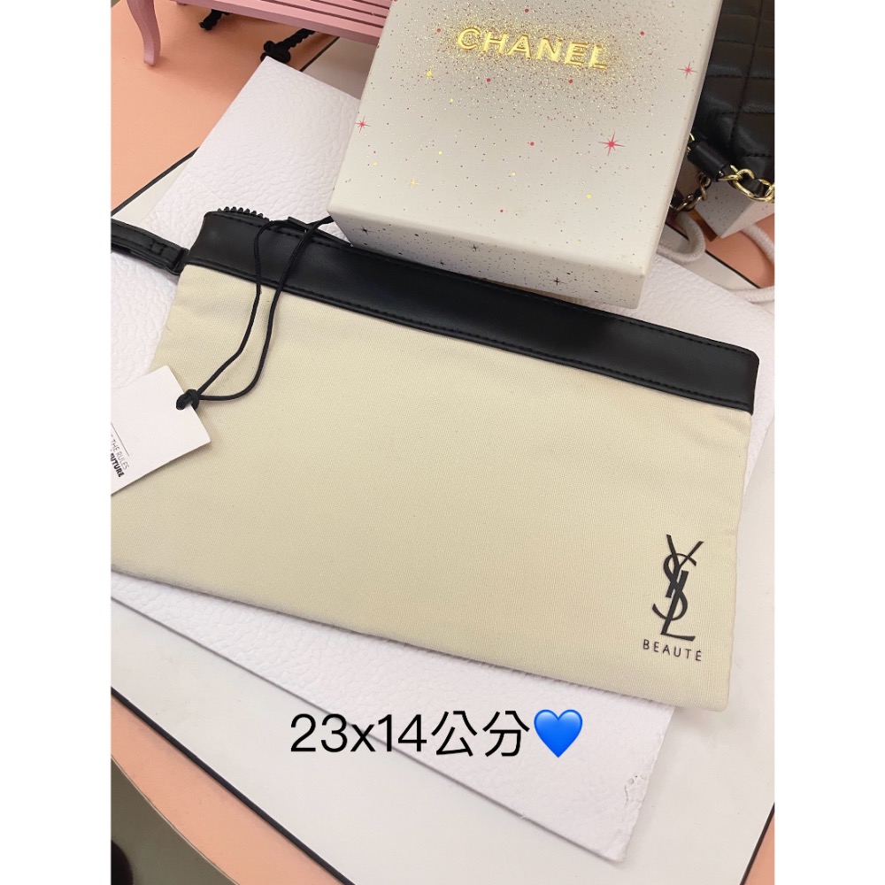 美妝專櫃滿額贈品系列‼️超美 YSL 米黑色 化妝包 手拿包 收納袋 - 玩飾人生🌹Jewel&Life - iOPEN Mall