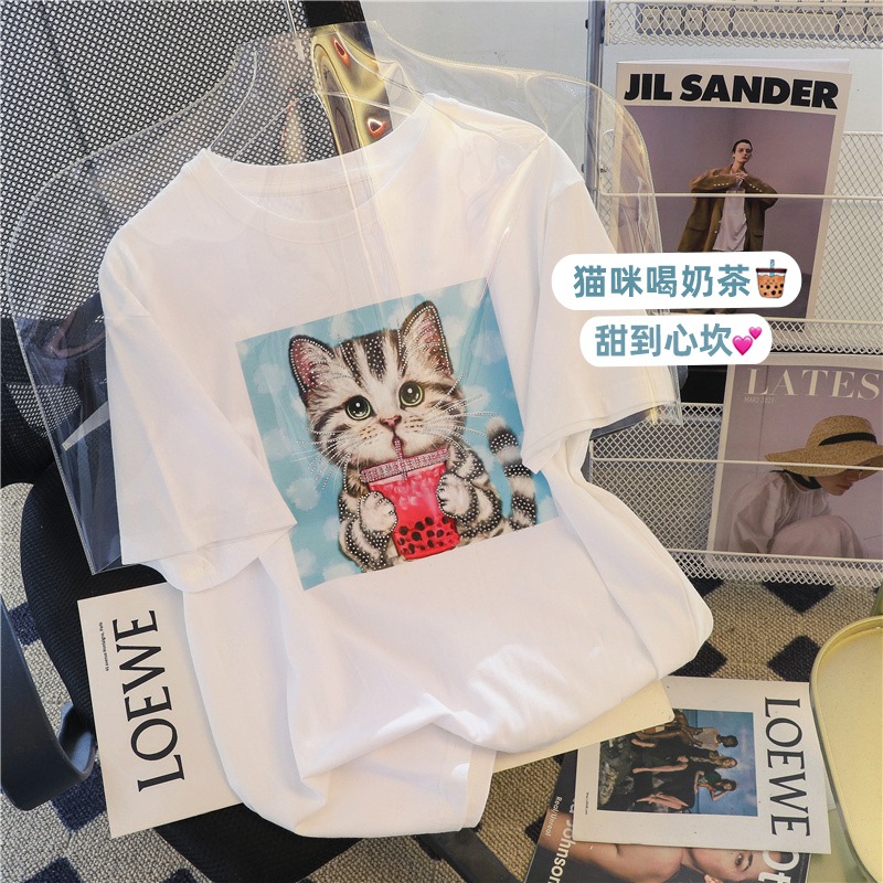 S-5XL大尺碼 實拍! 燙鑽 純棉大碼 貓咪喝珍珠奶茶短袖T恤女 寬鬆上衣女 - 豆沙小姐日韓服飾 - iOPEN Mall