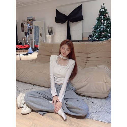 𝑊𝐸𝐼 𝐻𝑆𝐼𝑁 ♡︎ 纯欲蕾丝拼接挂脖U领磨毛 T#8017 - WEI.HSIN_ - iOPEN Mall