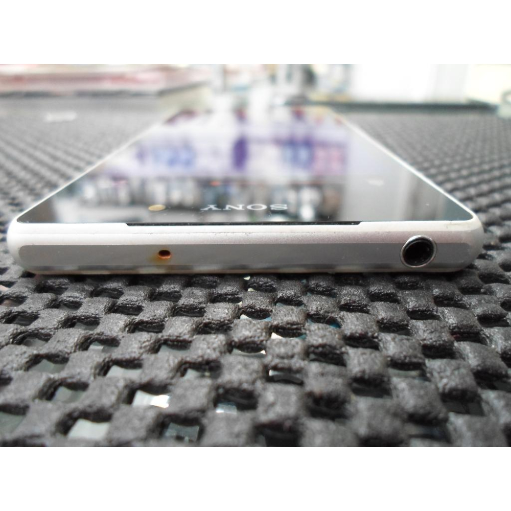 Sony Xperia Z2 D6503背面破掉故障機 - 二手貨集 - iOPEN Mall
