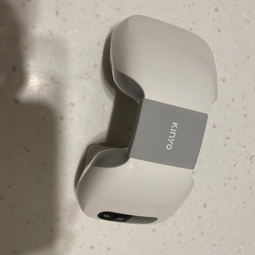 原價2450$ KINYO 無線4D肩頸按摩帶 IAM-2701 擬真4D指壓 熱敷舒緩放鬆 紓壓 按摩 枕頭 U型枕 - 二手商店 - iOPEN Mall