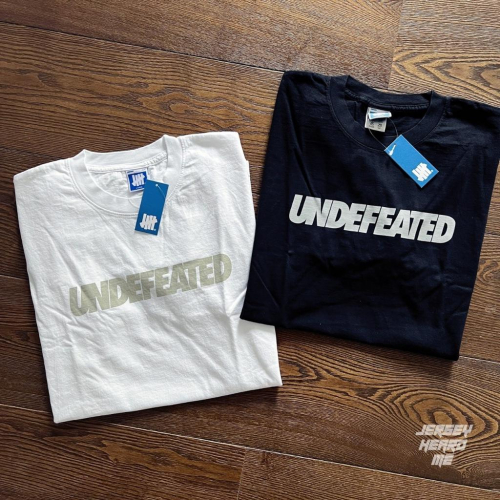 【球衣藏家】UNDEFEATED 銀黑/白金 UDFT 美牌 LOGO 棉 TEE - NBA球衣藏家 Jersey Heard Me ...