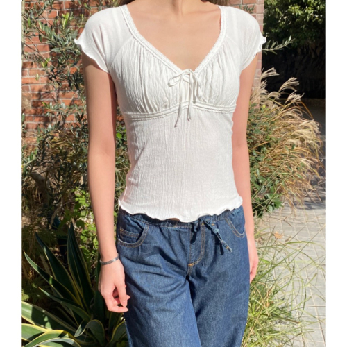 蕾絲蝴蝶結褶皺V領短袖 🎀 Lani Top - shop by Pei｜Brandy Melville代購 - iOPEN Mall