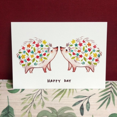 【Miki Chen 插畫工作室】 台灣原創插畫明信片-水彩風格 小刺蝟快樂的一天 - Miki Chen插畫工作室 - iOPEN Mall