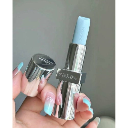 《PRADA 變色潤唇膏U001寶寶藍中樣》1.6g - 搶購基地 - iOPEN Mall