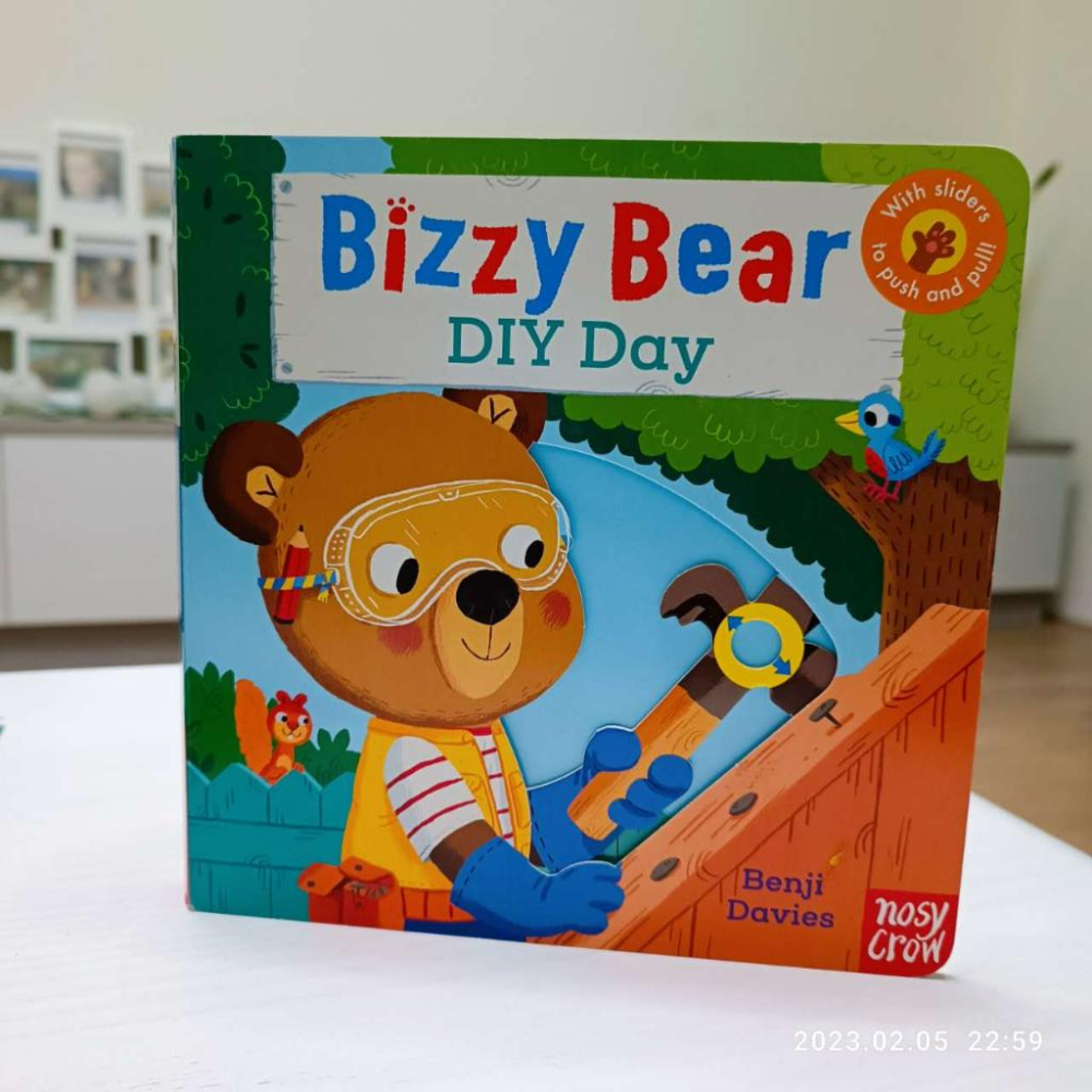 現貨🍀Nosy Crow硬頁書Bizzy Bear DIY Day🍀Benji Davies書上附QR Code聽音檔 - 缺書店【英文童書繪本專賣】請購物時加LINE ...