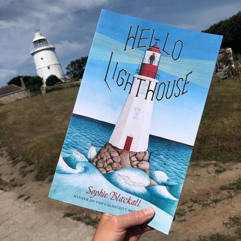 現貨🍀英文繪本Hello Lighthouse獲得2019年凱迪克獎金獎🍀Sophie Blackall【缺書店】 - 缺書店【英文童書繪本專賣】請購物時加LINE ...
