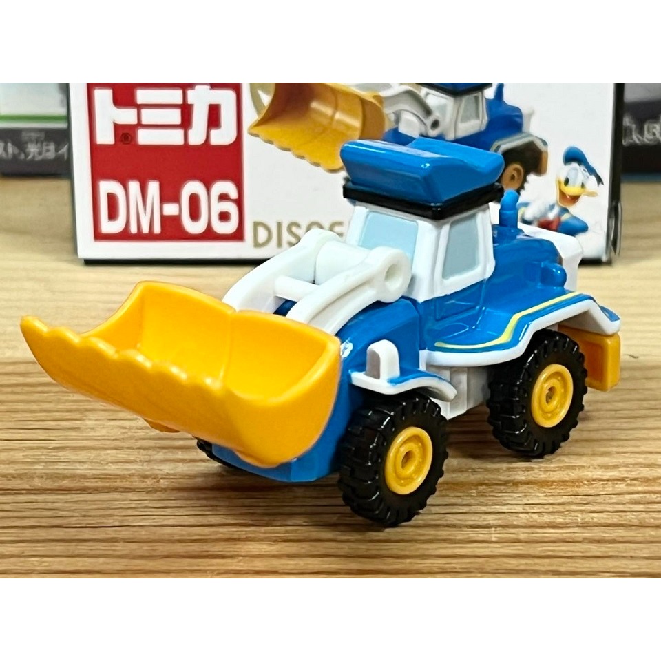 DISNEY TOMICA DM-06 唐老鴨堆土機 - 鋆醬 - iOPEN Mall