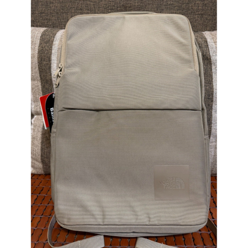 (全新正品) THE NORTH FACE SHUTTLE DAYPACK SLIM香檳金通勤後背包 電腦包 18L - NiNi shop ...